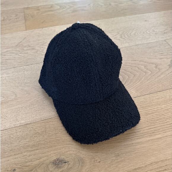 Forever 21 | Accessories | Forever 2 Sherpa Baseball Cap In Black ...